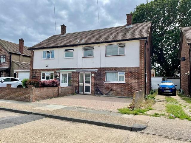 Romford 3 bed semi detached house to rent £1,995 pcm £460 pw