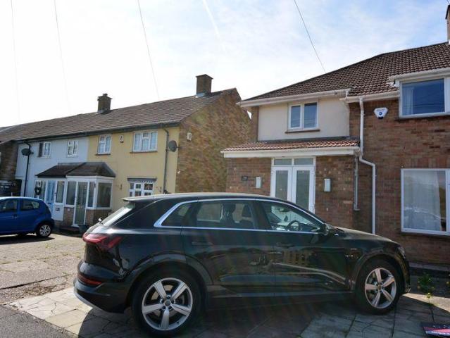 Romilly Drive, Carpenders Park 3 bed semi detached house to rent £2,100 pcm £485 pw
