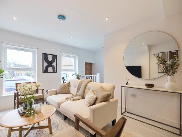Rommany Walk, Herne Hill SE27, 2 bed flat to rent, £3,250 pcm | PrimeLocation