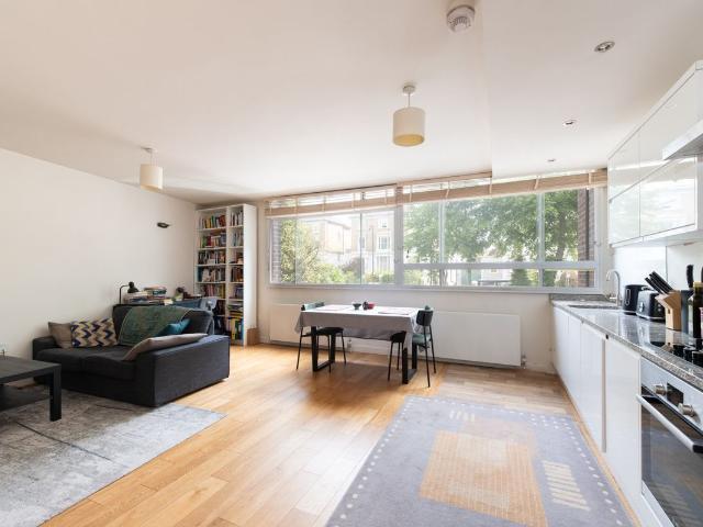 Romney Court, Haverstock Hill, London NW3, 1 bed flat to rent, £2,600 pcm | PrimeLocation