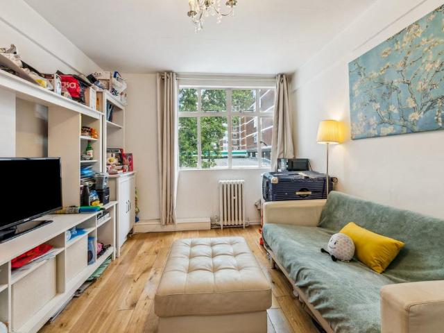Romney Court, Shepherds Bush Green. 1 bed flat to rent £1,800 pcm £415 pw