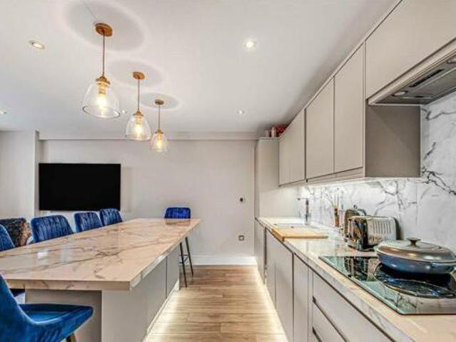 Romney House, Marsham Street, 3 Bedroom Flat