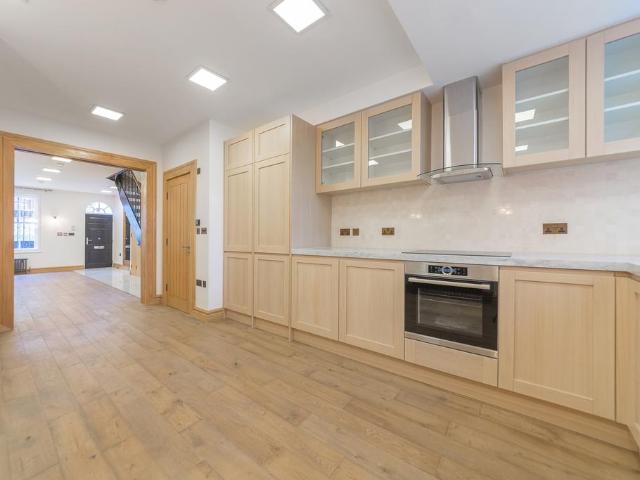 Romney Street, London SW1P 5 bed semi detached house to rent £7,500 pcm £1,731 pw