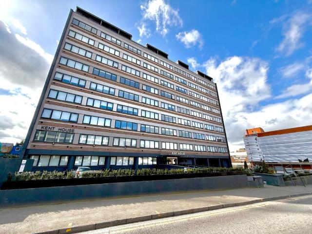 Romney Place, Maidstone ME15, 2 bed flat to rent, £1,250 pcm | PrimeLocation
