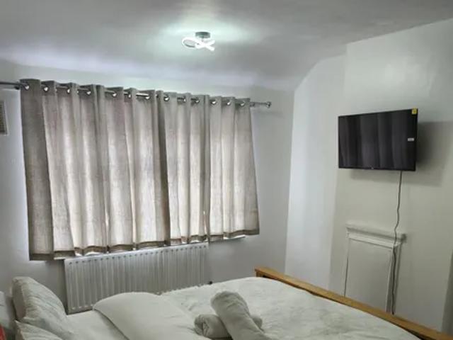 Romsey Road, London, RM9 6BD, United Kingdom | 3 bed house for rent #162238454 | Rentberry