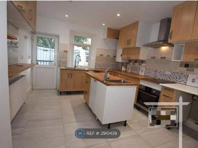 Romsey Road, Southampton SO16, 5 bed maisonette to rent, £1,950 pcm | PrimeLocation