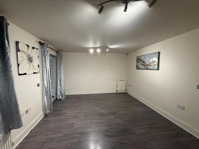 Romside Place, Romford RM7, 2 bed flat to rent, £1,950 pcm | PrimeLocation