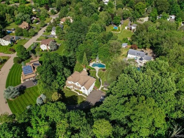 Ronwood Rd, Chestnut Ridge, Home For Sale