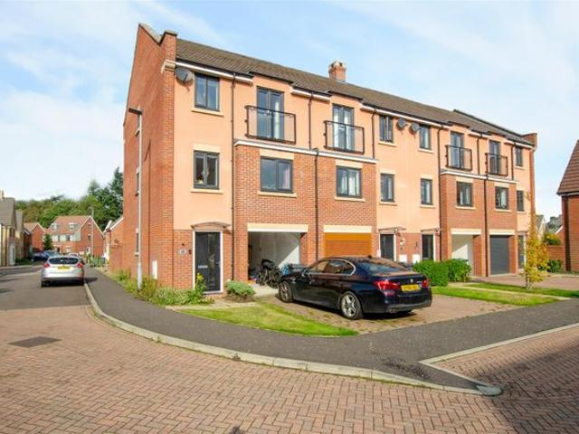 Ron Hill Road, Costessey, Norwich NR8, 4 bedroom end terrace house to rent 69975588 | PrimeLocation