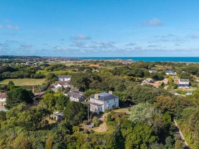 Ronceval House, Rue D´aval, 9 Bedroom Detached