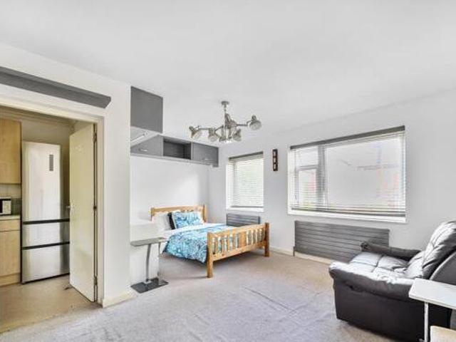 Rondu House, Cricklewood Broadway, Studio Flat For