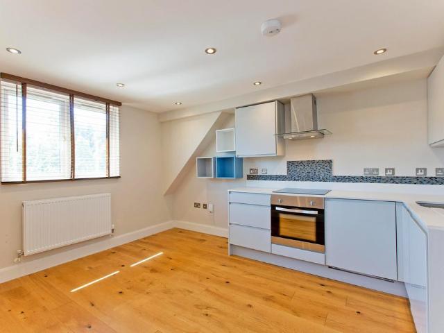 Rondu Road, Cricklewood, NW2 Studio to rent £1,365 pcm £315 pw