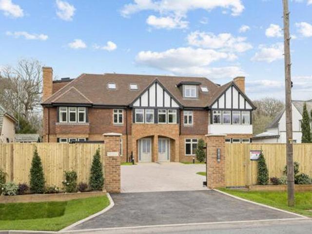 Ronmar Place, Leatherhead Road, 4 Bedroom Town