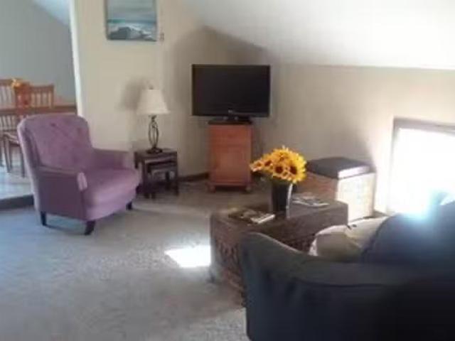Ronnie Reis, 1215 Riverside Ave, Somerset 2 Bedroom 1 Bath