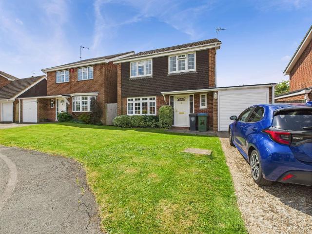 Rook Way, Horsham RH12, 4 bed detached house to rent, £2,200 pcm | PrimeLocation