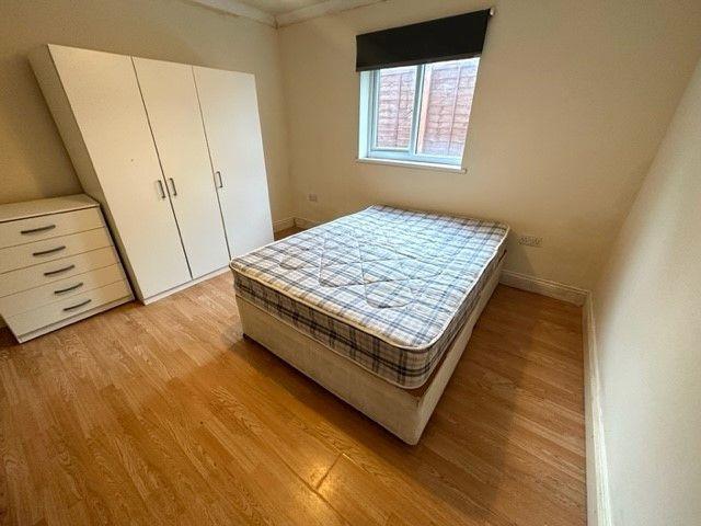 Rookery Close, London NW9, Room to rent, £800 pcm | PrimeLocation