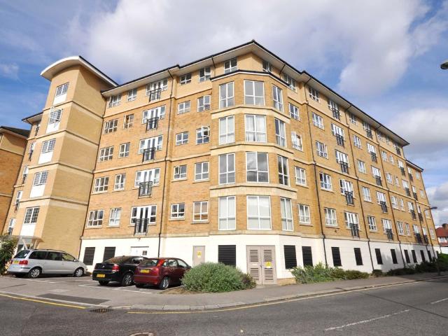 Rookery Way, London NW9, 2 bed flat to rent, £1,875 pcm | PrimeLocation