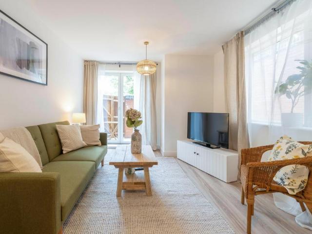 Rooksmoor Mills, Woodchester, Stroud GL5 2 bed apartment to rent £1,425 pcm £329 pw