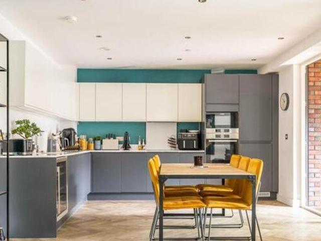 Rookwood Way, Hackney Wick, 3 Bedroom Flat