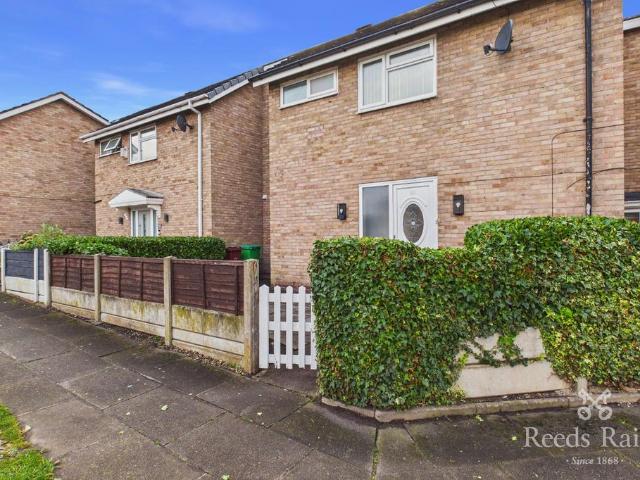 Rookwood Avenue, Manchester M23 3 bed terraced house to rent £1,425 pcm £329 pw
