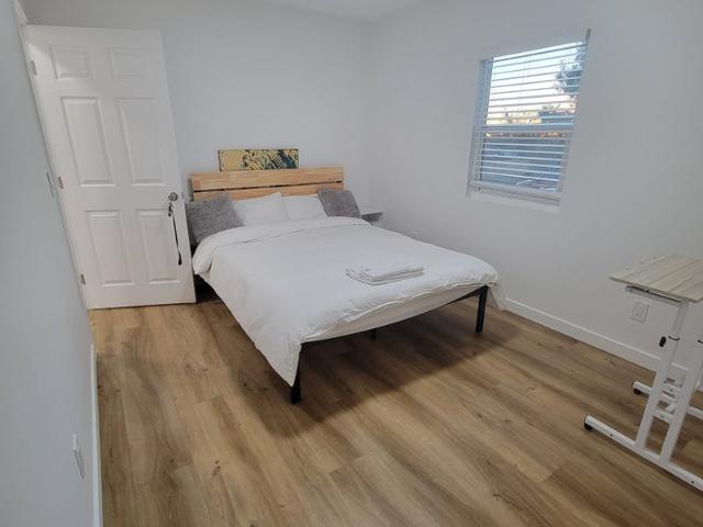 Room2 in shared horse on corner lot