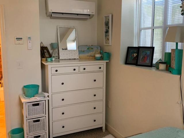 Room, metro, parking utilities included
