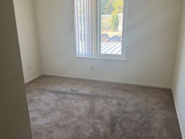 Room Near Fresno State parking included