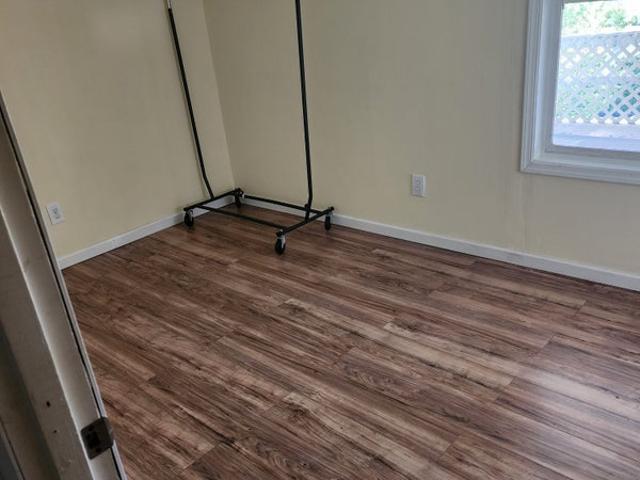 Room near max for rent