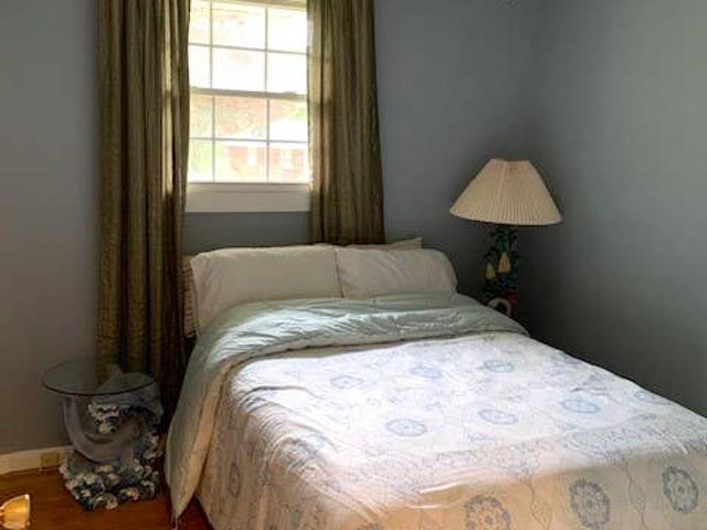 Room Near Metro NIH / Pike and Rose