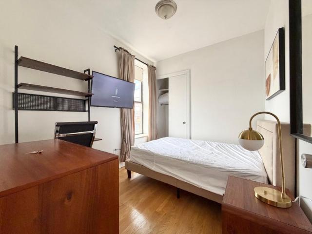 Room near Prospect Park with Gym & Laundry