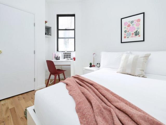 Room near TIMES SQUARE across from PORT AUTHORITY