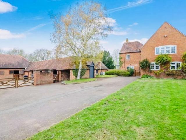 Room at M40, Warwick