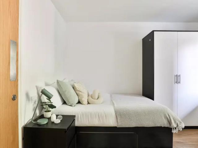 Room at Mulberry Place, Liverpool