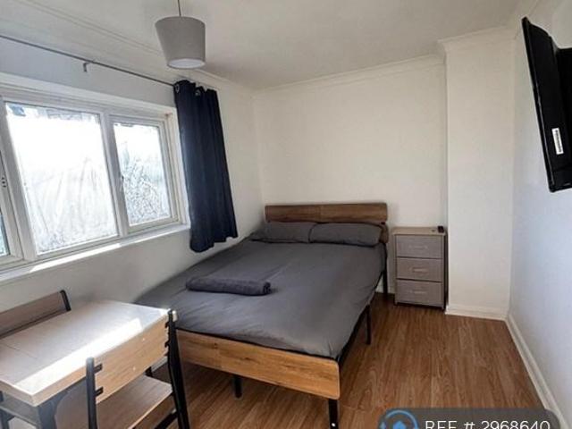 Room at Mulberry Road, Crawley