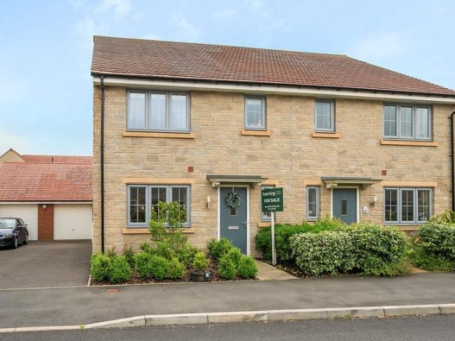 Room at Muntjac Road, Bristol