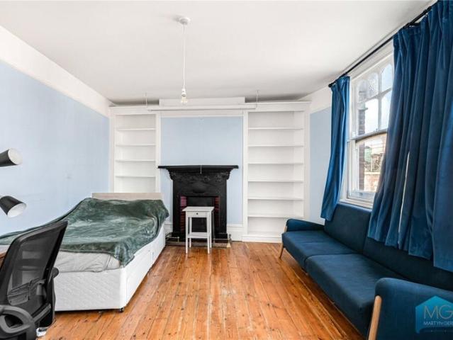 Room at Muswell Hill Broadway, Greater London