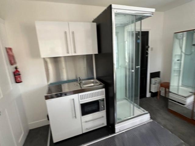 Room at Muriel Avenue, Watford