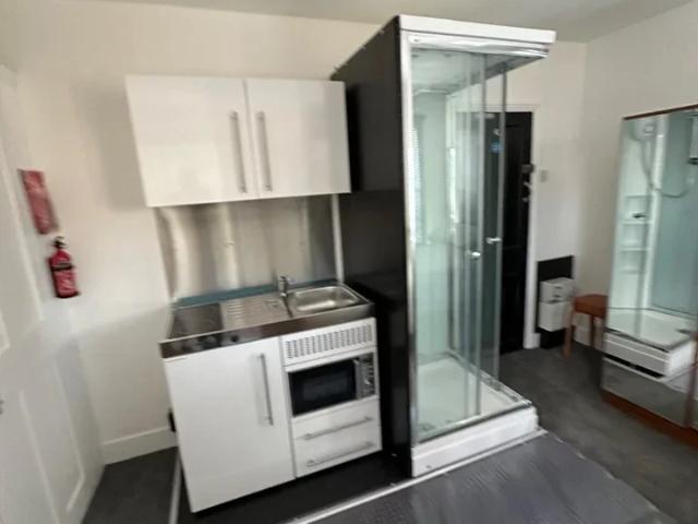 Room at Muriel Avenue, Watford