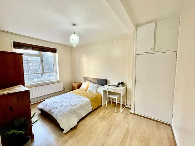 Room at Murray Grove, Greater London