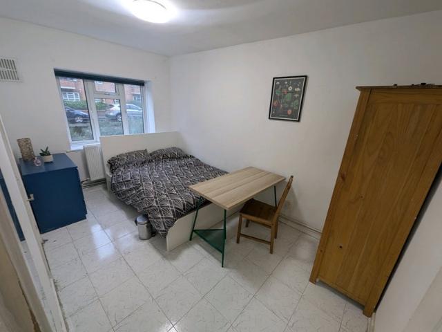 Room at Murray Grove, Greater London