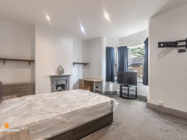 Room at Murray Road, Rugby