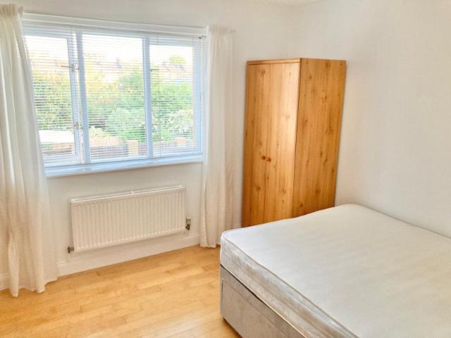 Room at Myddleton Avenue, Greater London