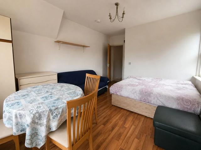 Room at Myddleton Road, Greater London