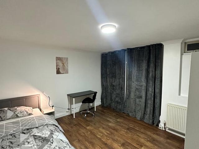 Room at Mynchens, Basildon