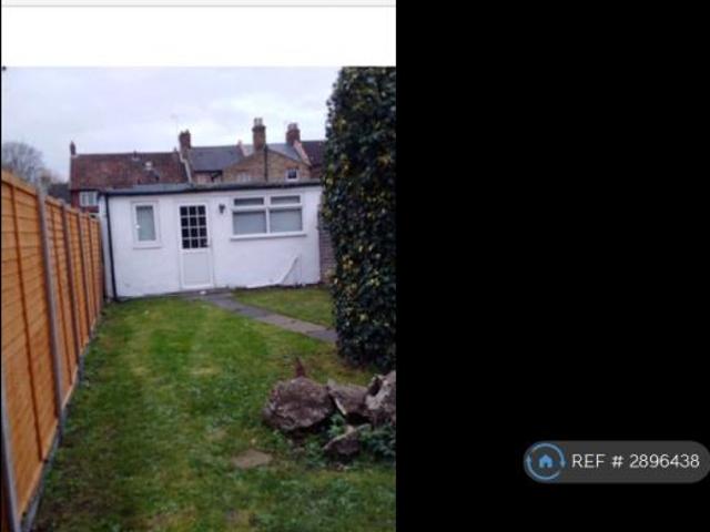 Apartment at Myrtledene Road, Greater London