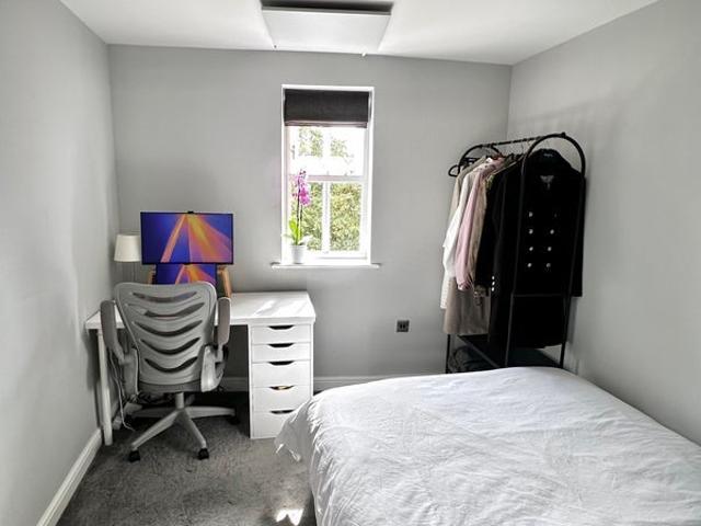 Room at Macmillan Way, Greater London