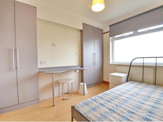 Room at Mackie Grove, Bristol