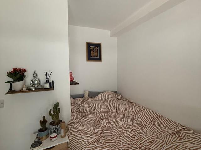 Room at Mackintosh Lane, Greater London