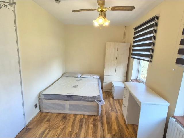 Room at Mabley Street, Greater London