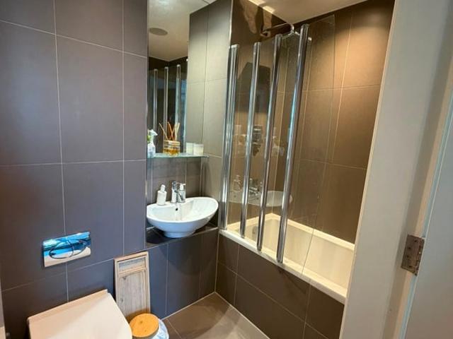 Room at Magdalen Road, Greater London